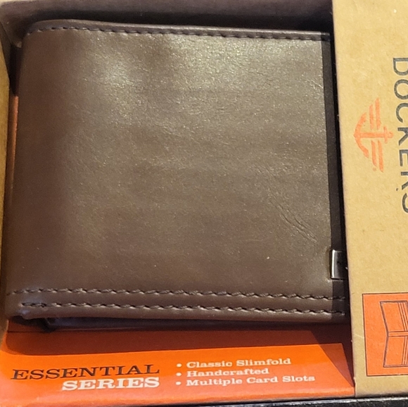Dockers | Accessories | Brand New Brown Dockers Bifold Wallet | Poshmark